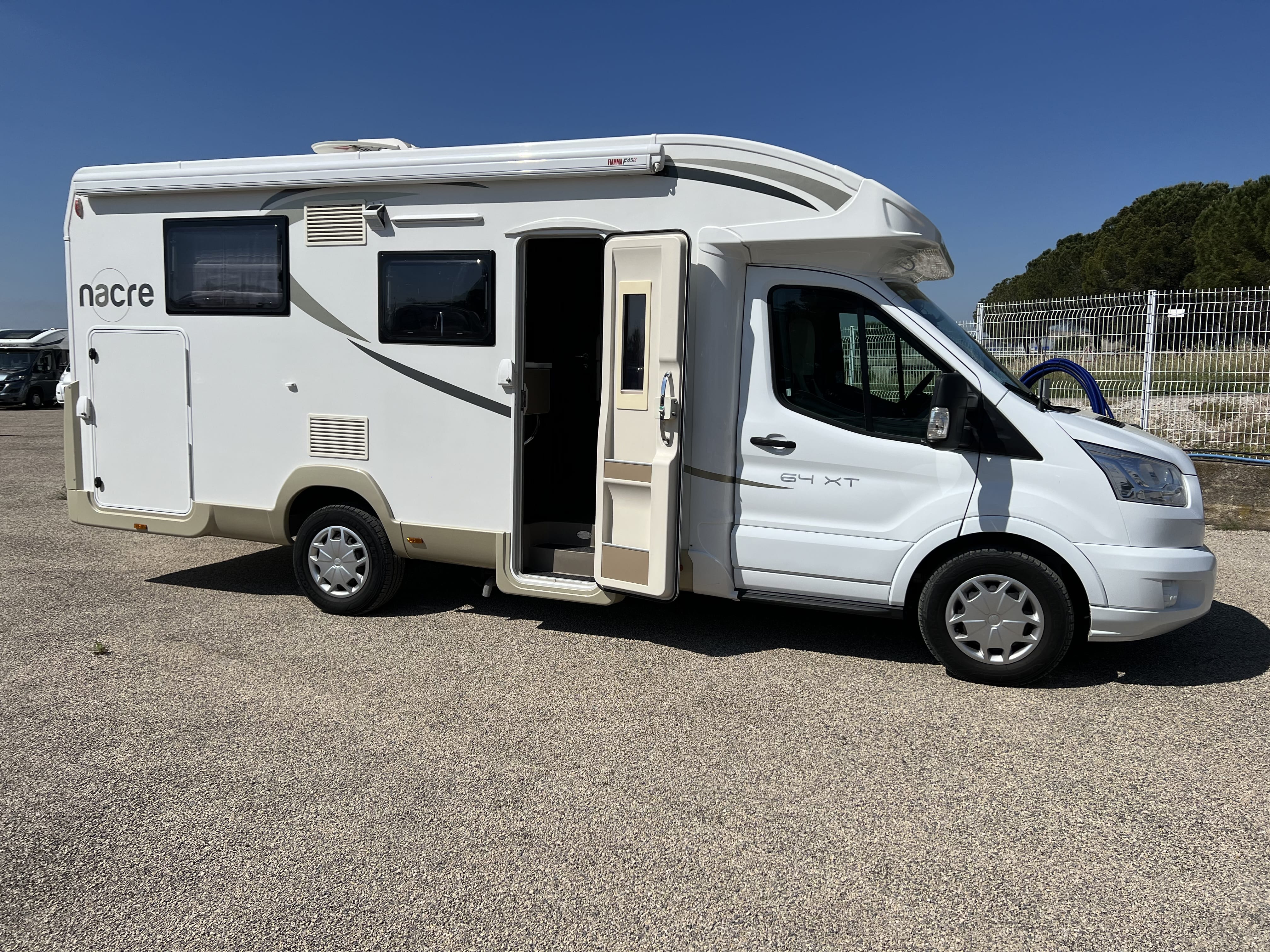 C.I nacre 64 XT – Camping car ideal
